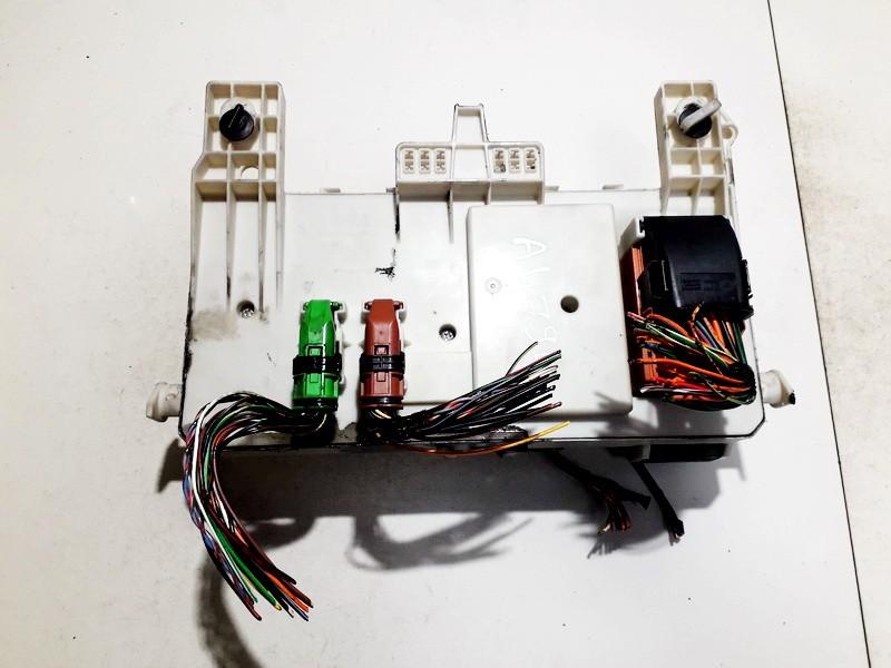 31268178 31254903 Fuse box Volvo V50 2008 2.0L - EIS00759836 | Used ...