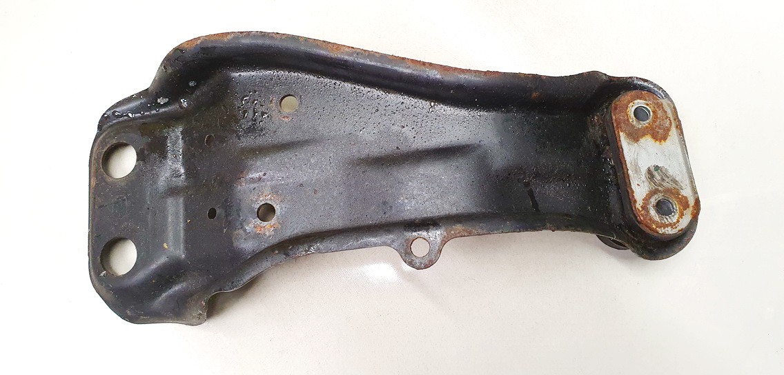 used used Engine Mount Bracket and Gearbox Mount Bracket Subaru Outback ...