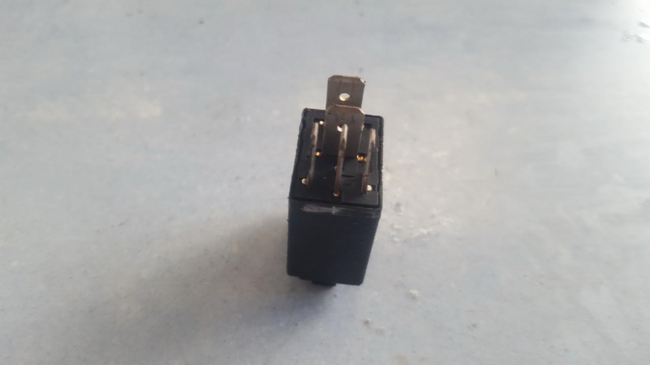 7M0951253C 95VW10K705EA Relay module Audi A4 1995 0.0L 4EUR EIS00669952 ...